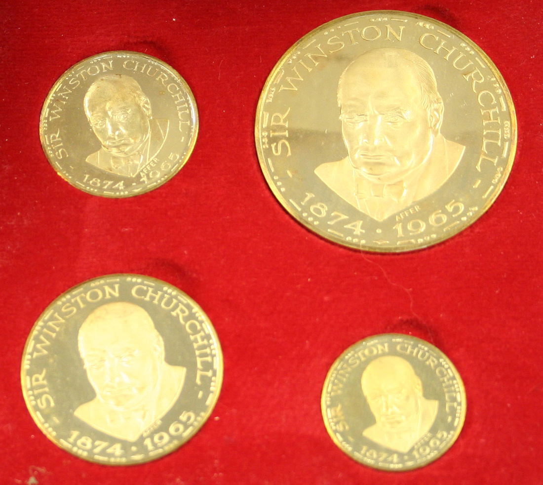 A Set Of Four 18ct Gold Commemorative Winston Churchill Medallions A Set Of Four 18ct Gold Commemorative Winston Churchill Medallions