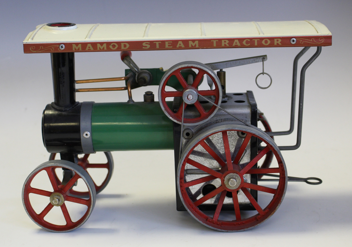 はございま Mamod Live Steam Showmans Traction Engine with Dynamo & Lights ...